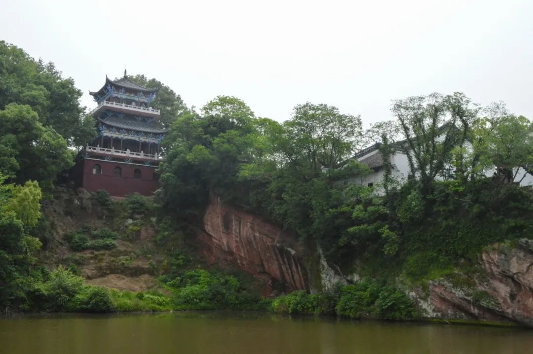 There are so many poems written about "Three Kingdoms", these are the ...