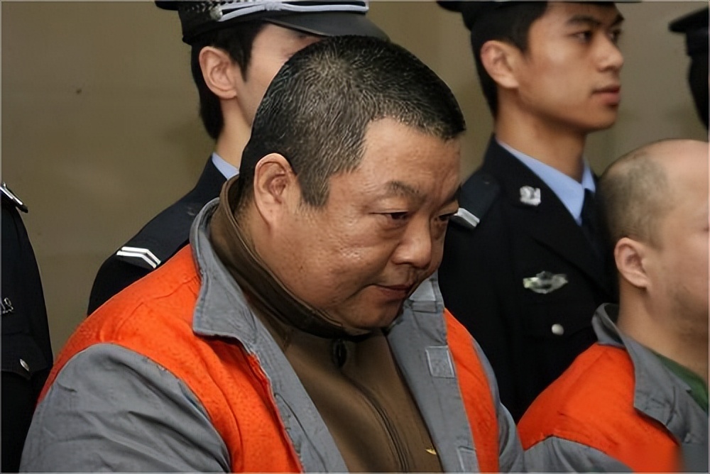 The underworld singer Zang Tianshuo is so crazy, he slapped Mei Ting and smashed Jackie Chan's ...