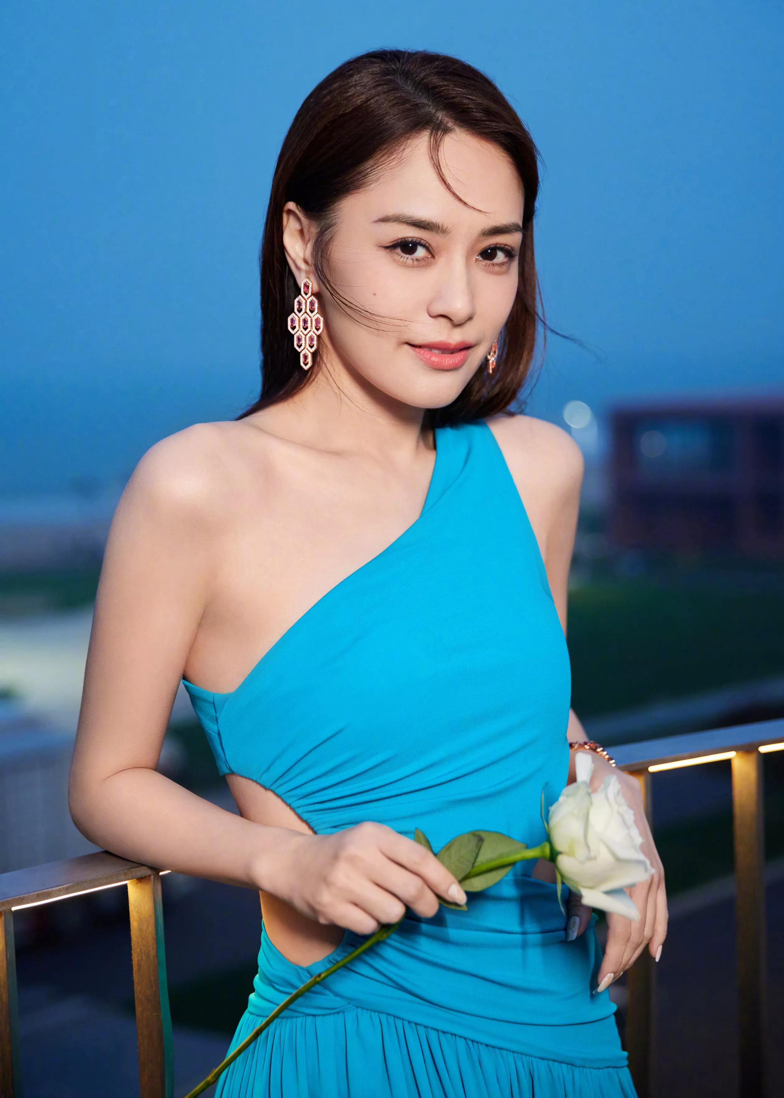 Twins photo, Charlene Choi is sweet and lovely, Gillian Chung is ...