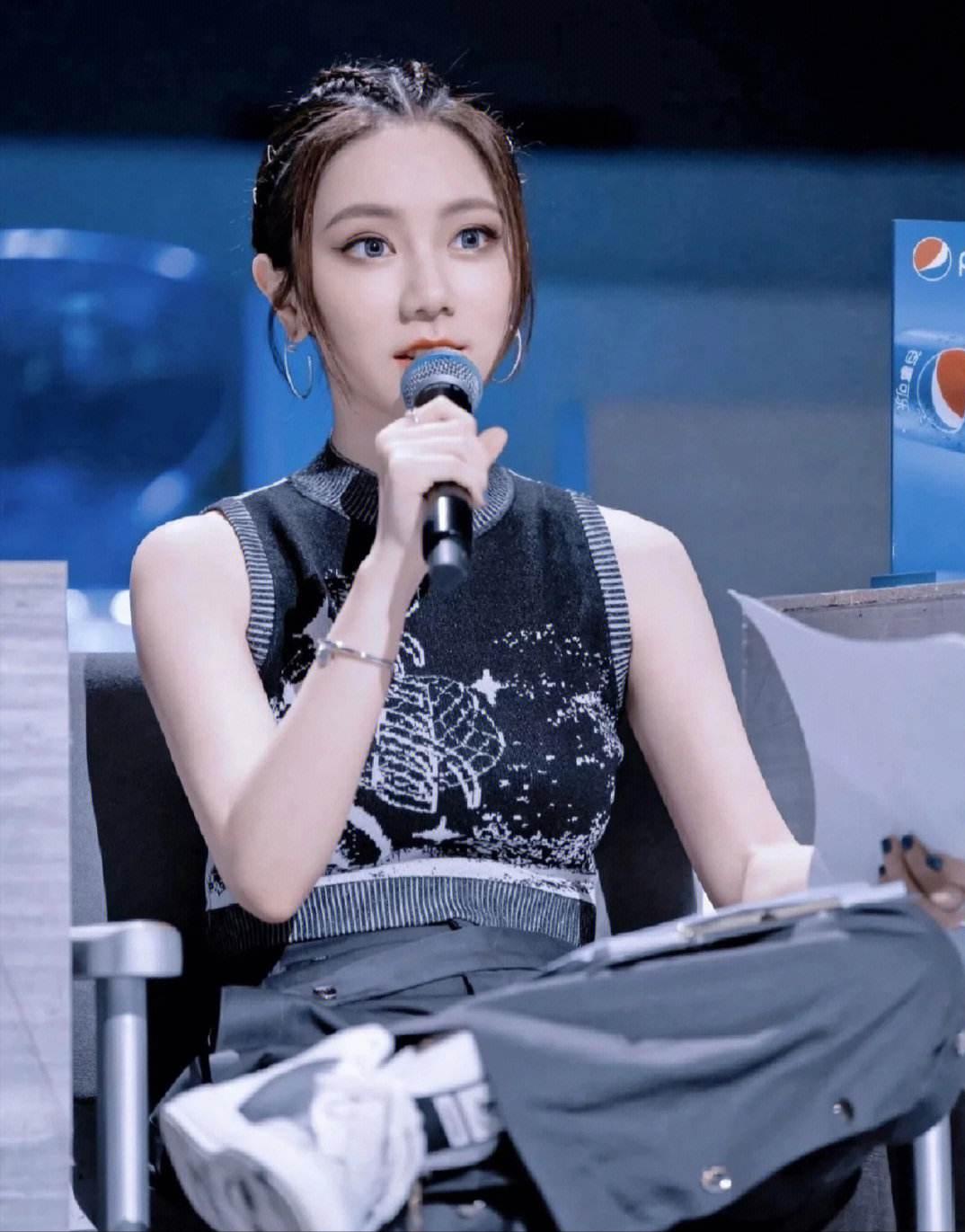 Queen of Giant Lungs——Deng Ziqi - iNEWS