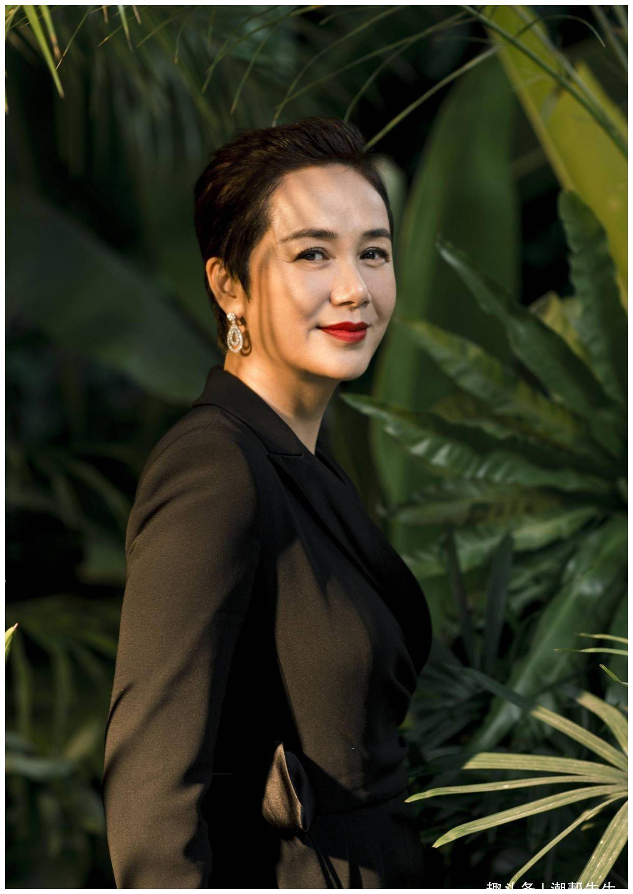 This time, it was the turn of 56-year-old Jiang Wenli to "roll over ...