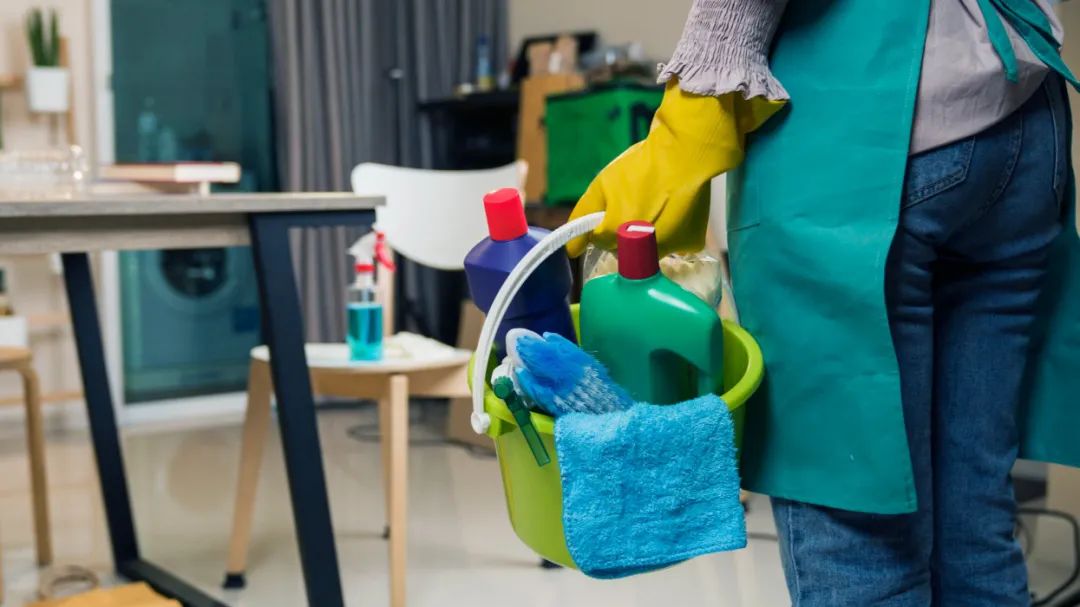 How much do cleaners earn in Hungary - iNEWS