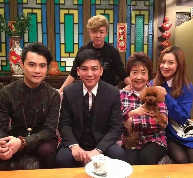 [Foreign Daughter-in-Law Local Lang]'s Master Zhu, she lived together with Yang Chengtong in her ...