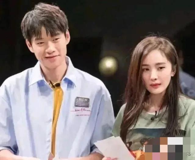Photos of Qin Lan and Wei Daxun holding hands exposed!The two went back to the hotel together ...
