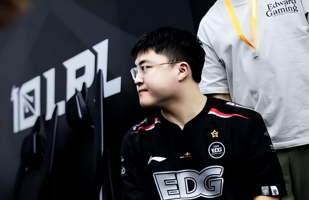 EDG lost to TES and missed the semi-finals of the summer game. A Le ...