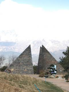 How did the economic model and trade network of the ancient ...