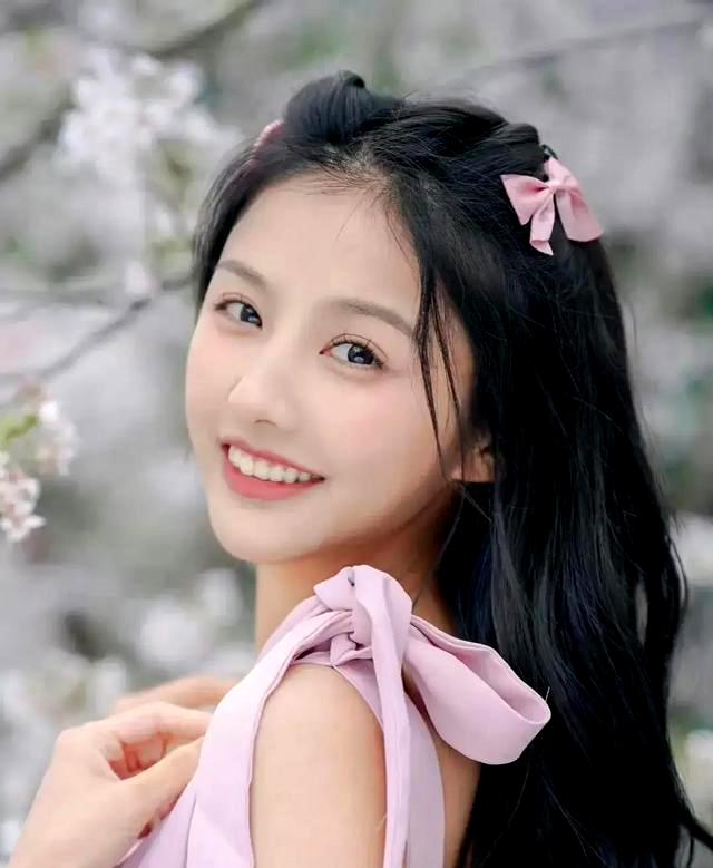 Zhang Han's new girlfriend is a good-looking student with a stunning ...
