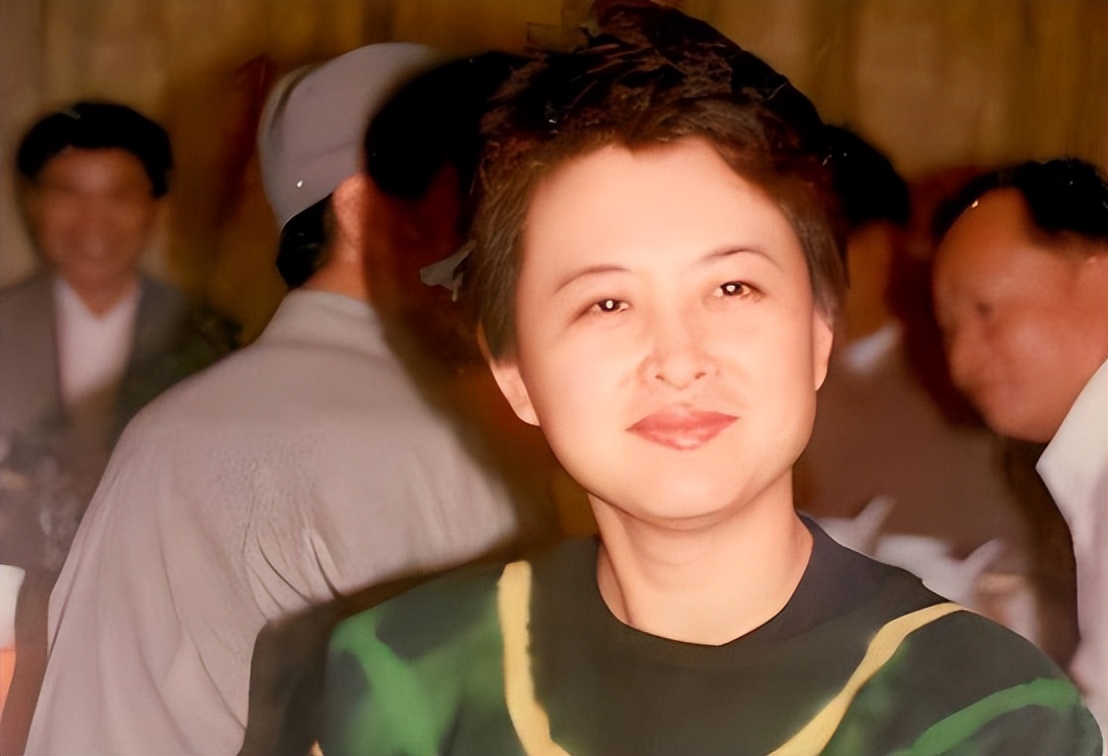 Famous CCTV hostess: Died of cancer in the United States, 26-character ...