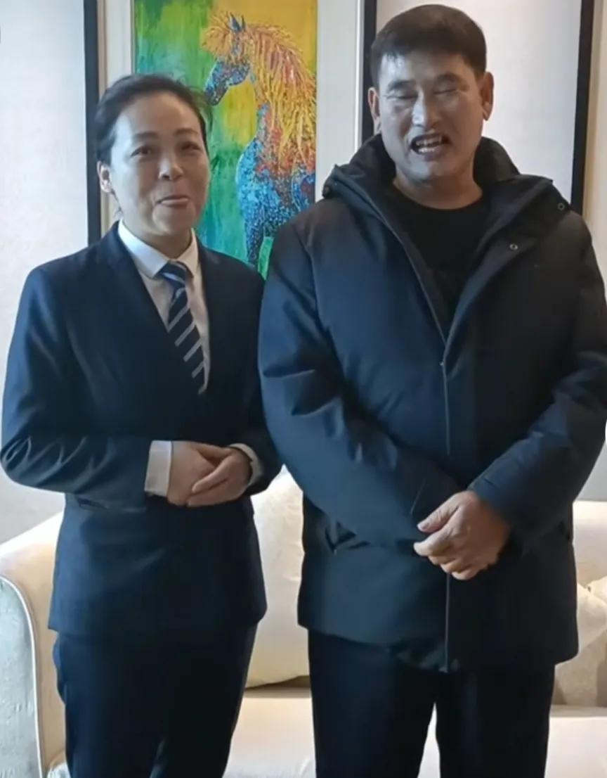 Singer Coat is invited by a merchant to visit Shiyan, Hubei again - iNEWS