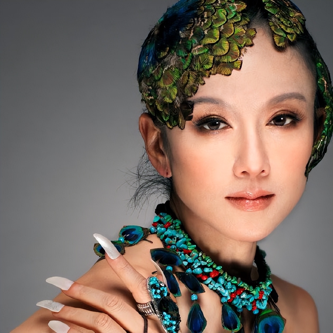 There are many highlights of the New Year's Eve party: Yang Liping is on the stage, Zhou Shen is ...