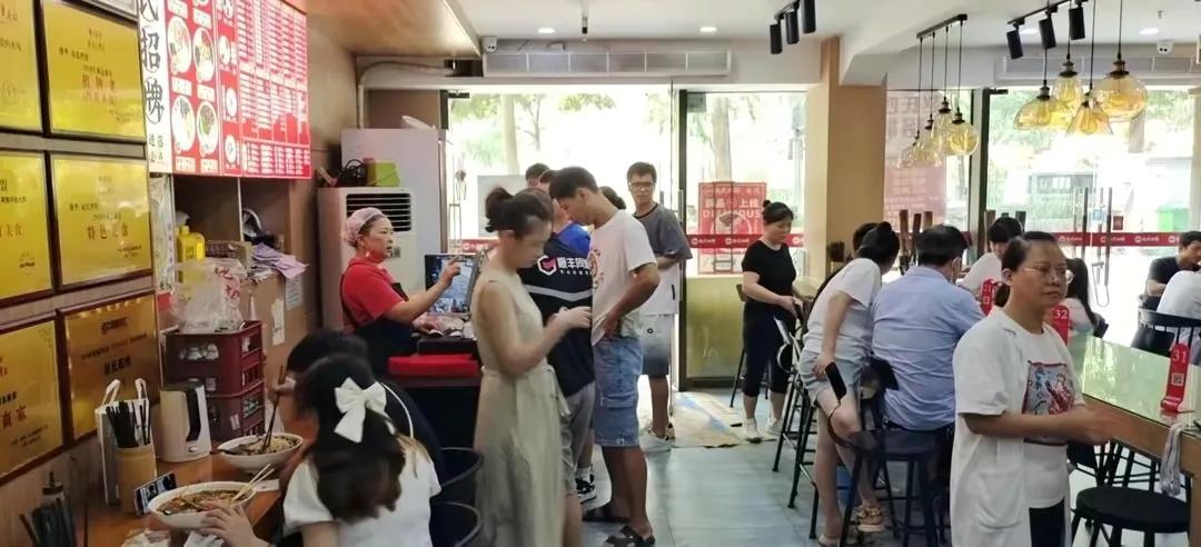 Zhao's four fresh "popular niche": spicy chicken rice noodles - iNEWS