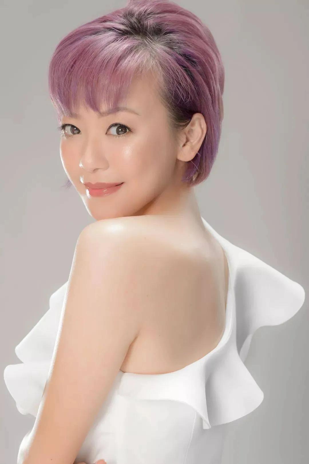 Liang Minyi, who is naturally beautiful, charming and colorful, dares ...