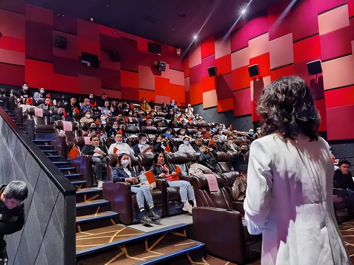 Huahongfang·π Team was invited to participate in the red movie viewing ...