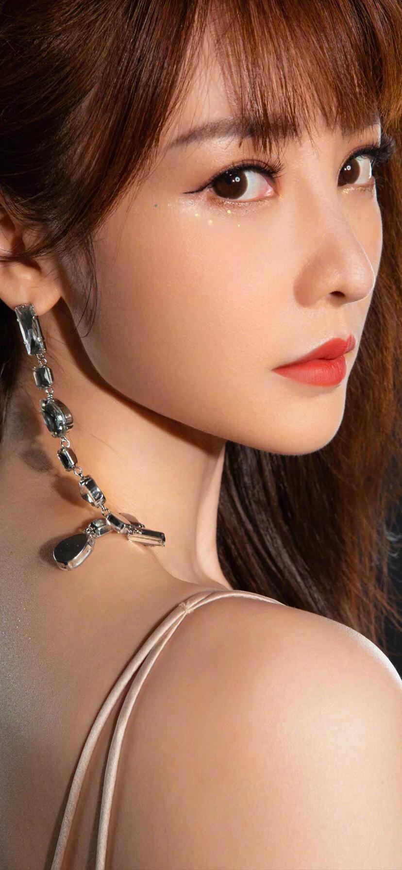 Goddess Liu Yan - iNEWS