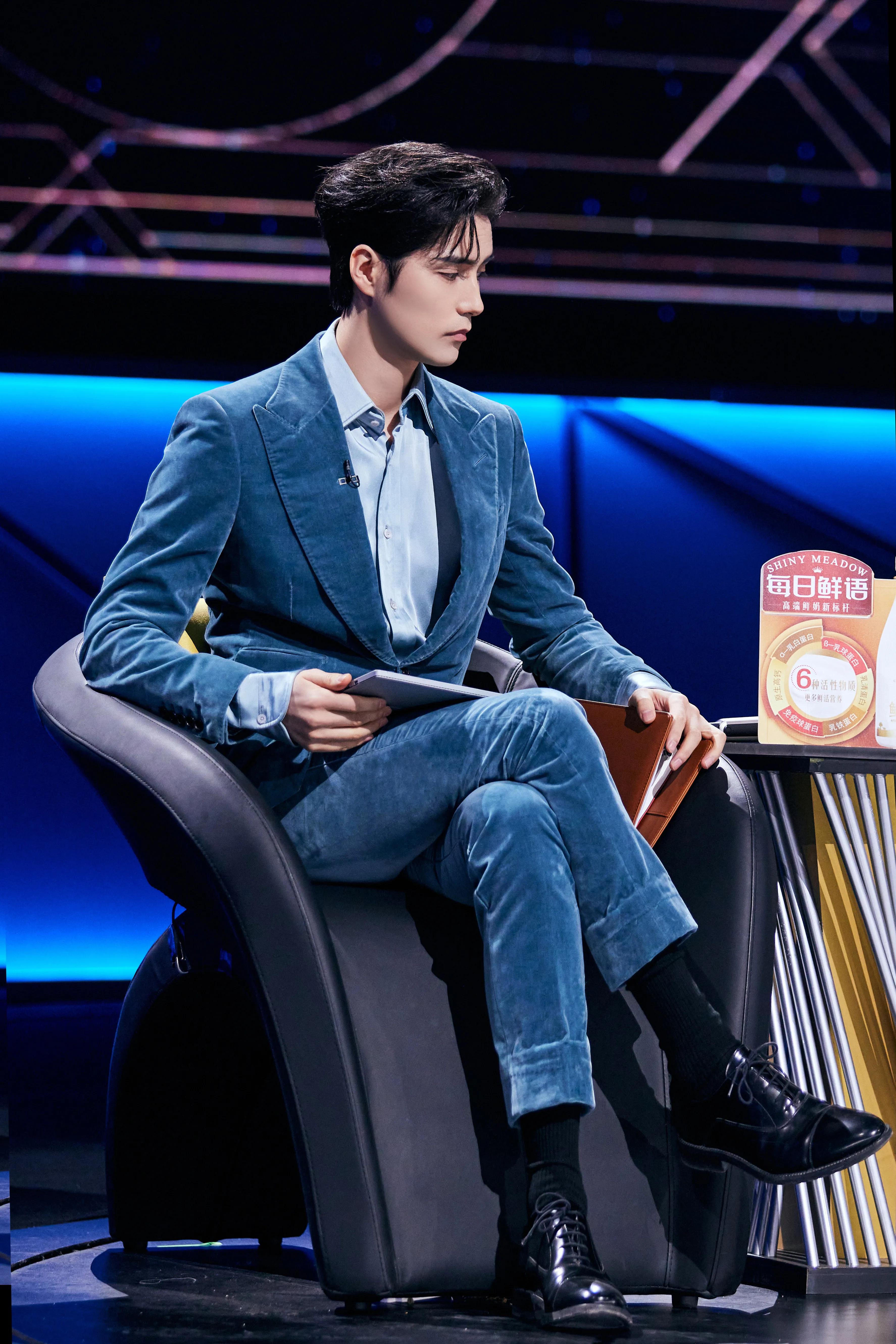 Ayunga blue suit leather shoes black socks - iNEWS