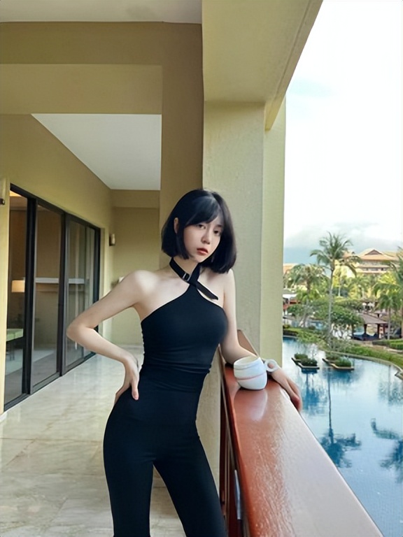 There is a beauty called Li Xirui wearing jumpsuits!The high-level ...