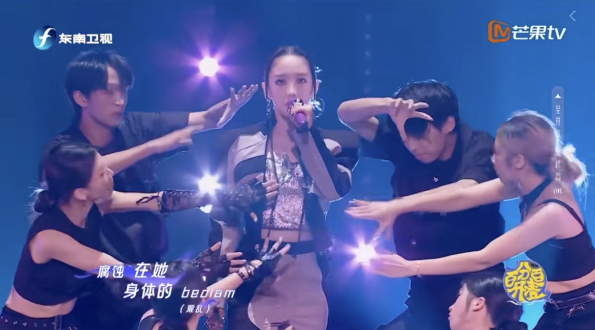 The stage singing show of the new voice generation "100% on the mic ...