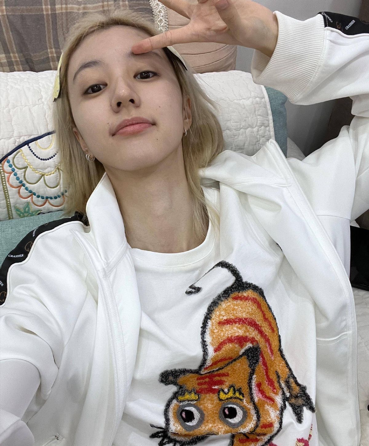 Hua Chenyu's gossip girlfriend is sick, hasn't showered for 8 days, the pillowcase is moldy and ...