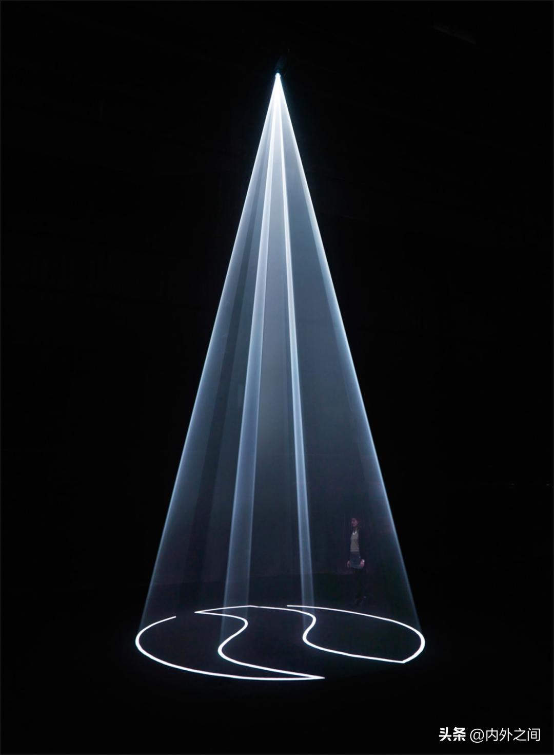 Anthony McCall / Sculpted Light - iMedia