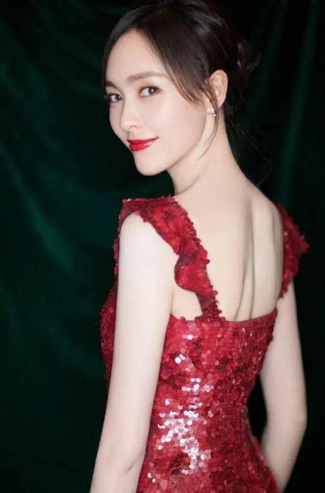 Tang Yan's beautiful photos - iNEWS