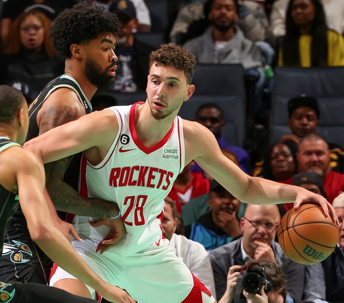 Shen Jinghong 14+21! Rockets narrowly beat Hornets by 3 points ...