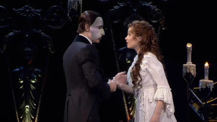 The god-level scene of "Phantom of the Opera" opening and kneeling! The ...