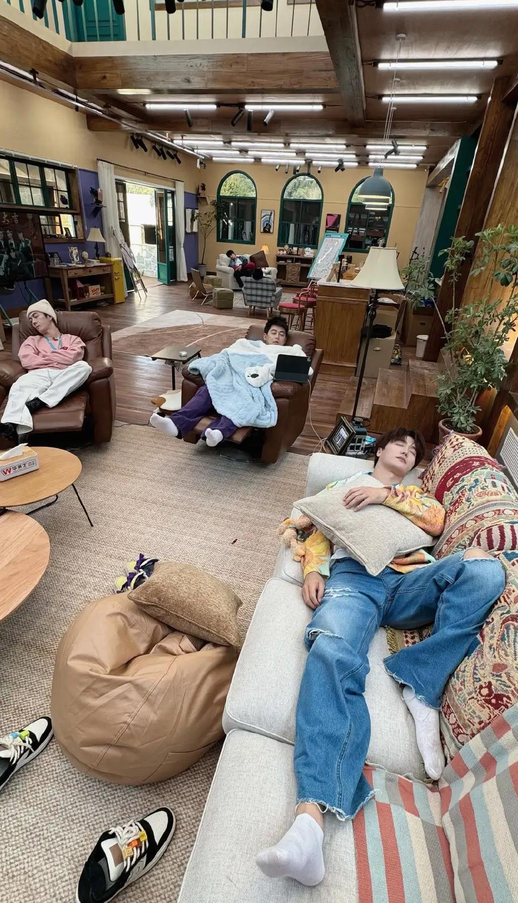 Chen Chu survives! Wang Zhengliang took his photos from another angle ...