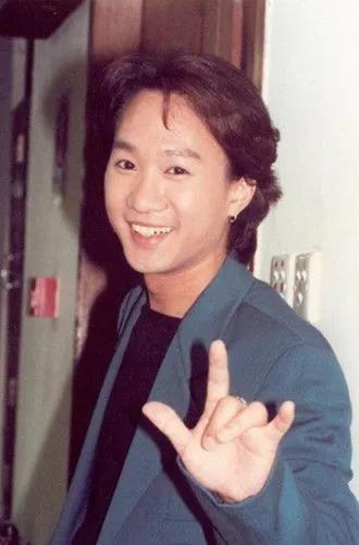 In the 1990 movie theme song battle, the popular idol Andy Lau still ...