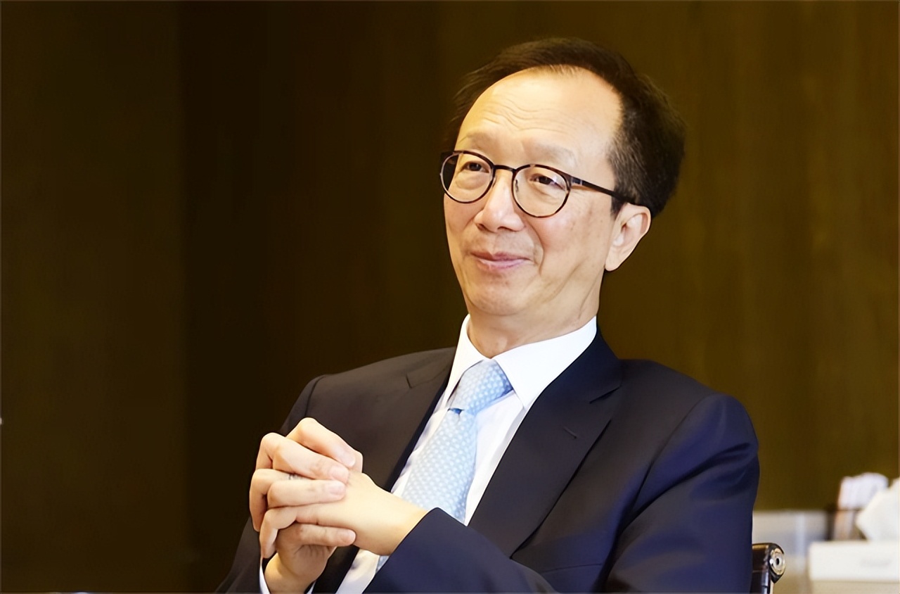 In 2001, Liang Jinsong met Fu Mingxia for the first time. Knowing that ...