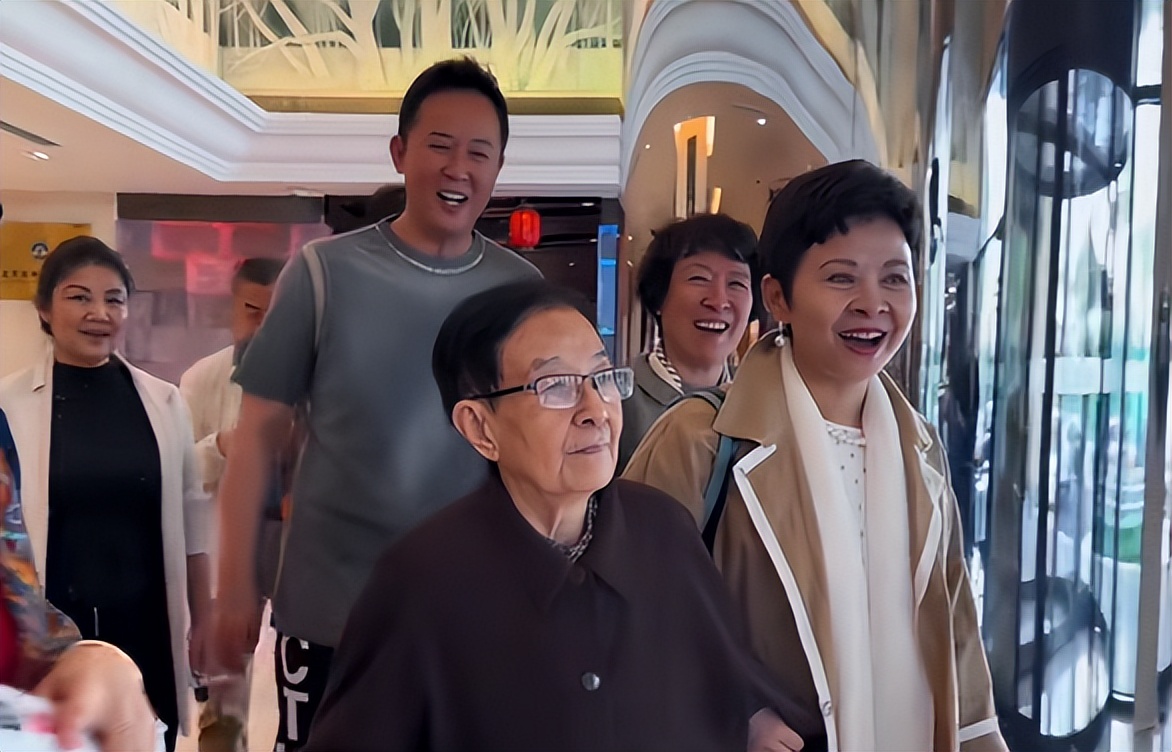 Wang Zhengzheng: More filial than other teachers and brothers, it is ...