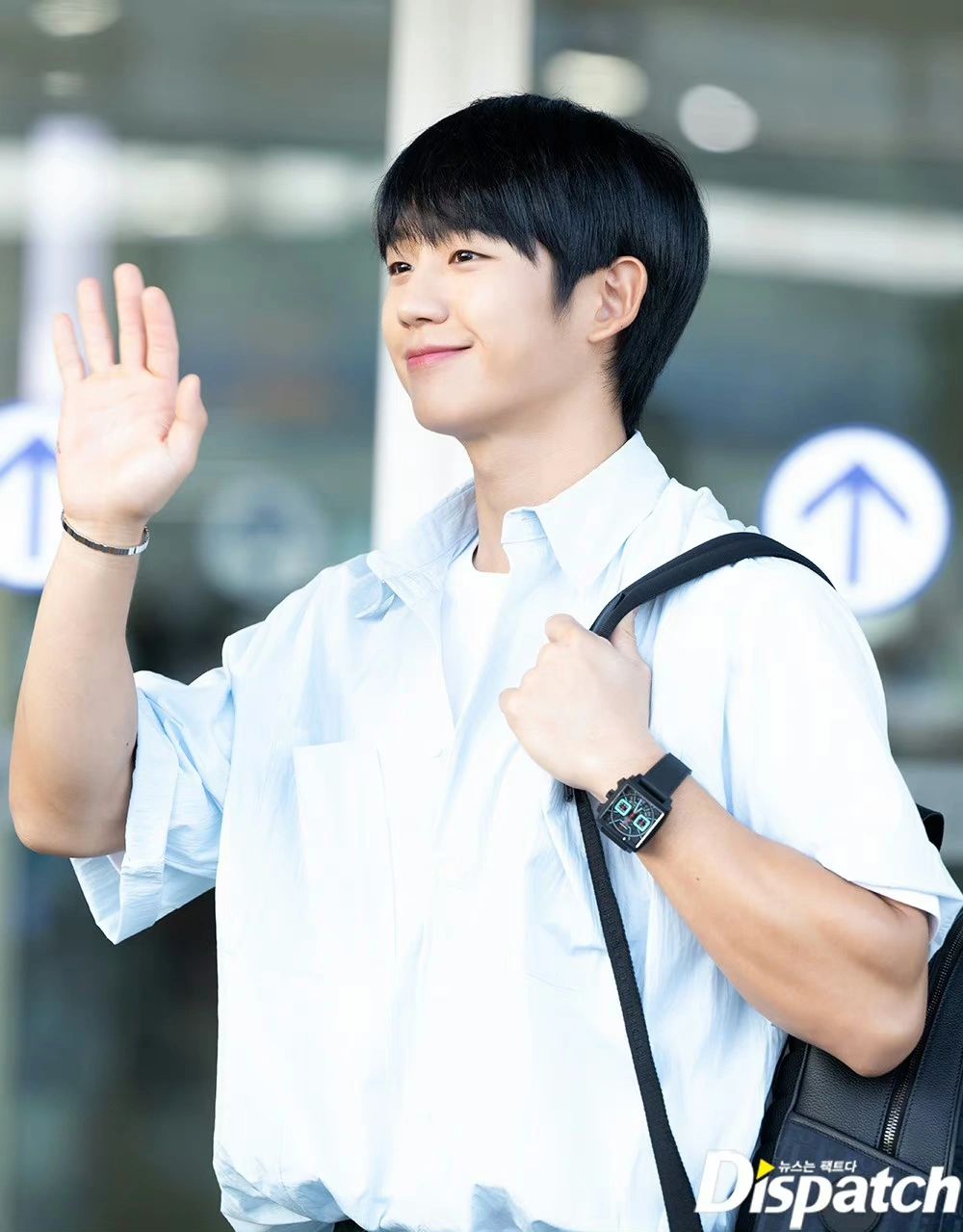 35-year-old Ding Haiyin, today's departure photo is too young and male ...
