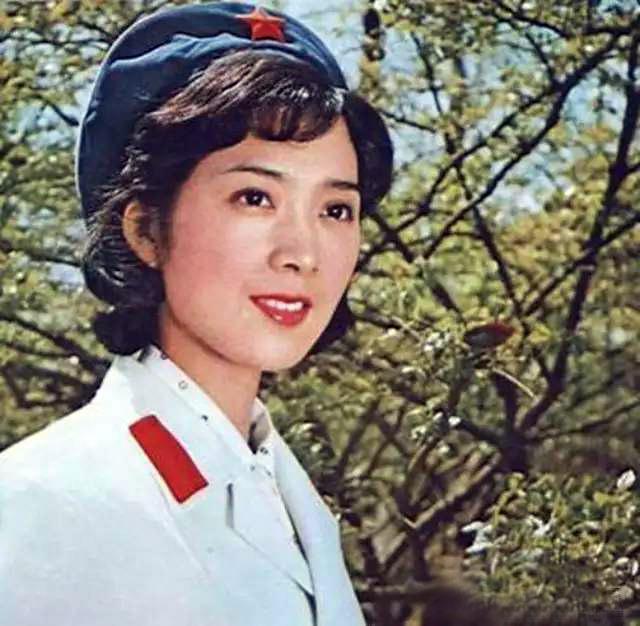 Old photos: 31 80s star military uniform photos Gong Xue Ge You Liu ...