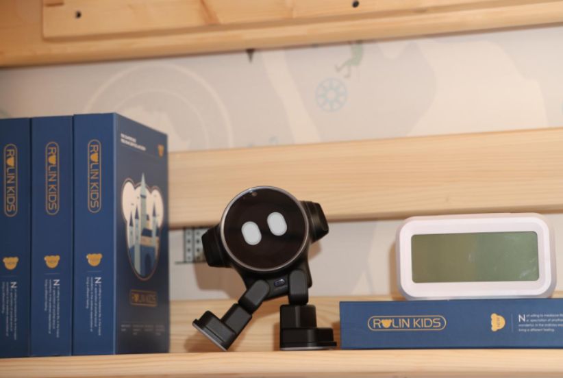 What is the effect of the combination of desktop robots and large ...