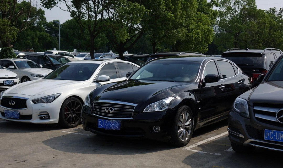 "Menghua" Japanese luxury mid-size car - second-hand Infiniti Q70 - iNEWS