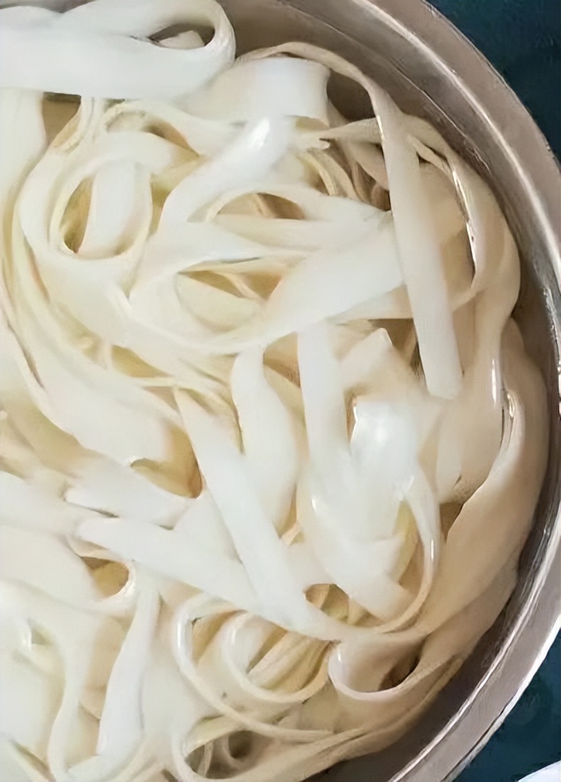 Do not cook the noodles directly, add some "it", it is more enjoyable ...
