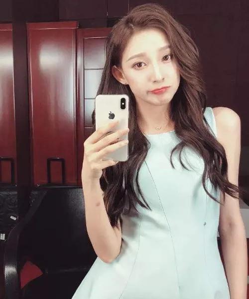 CCTV's first beauty host Ma Fanshu - iNEWS