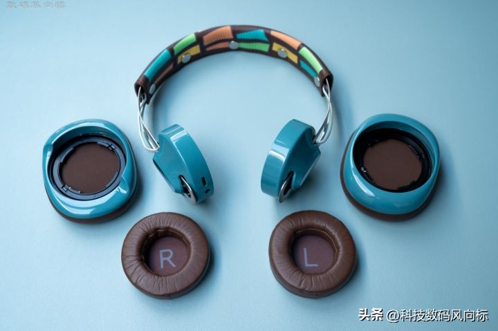 Headphones with modular design, find the color that belongs to you ...