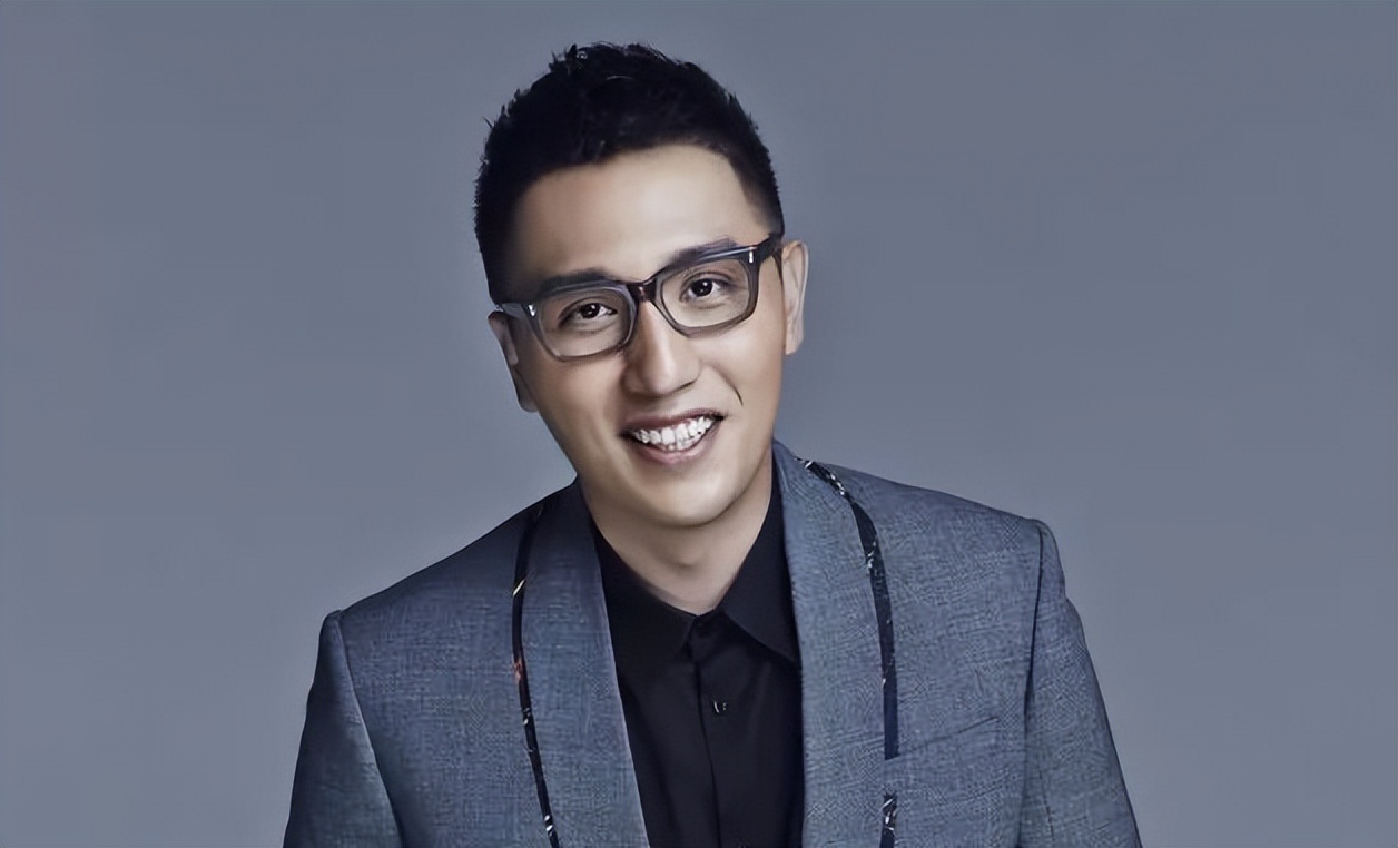 Before becoming famous, he was modest and low-key, but after becoming ...