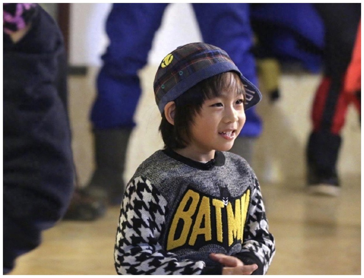 Chen Ruoyi and her son traveled to Disneyland in Japan. 13-year-old ...