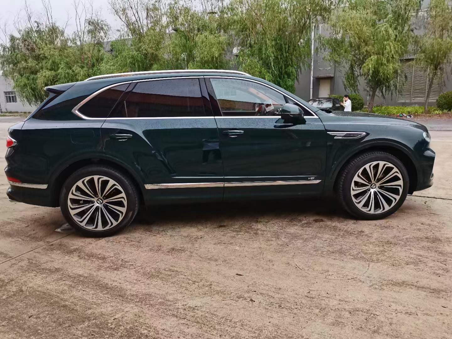 2022 Bentley Bentayga 4.0 V8 Emerald Green - iNEWS
