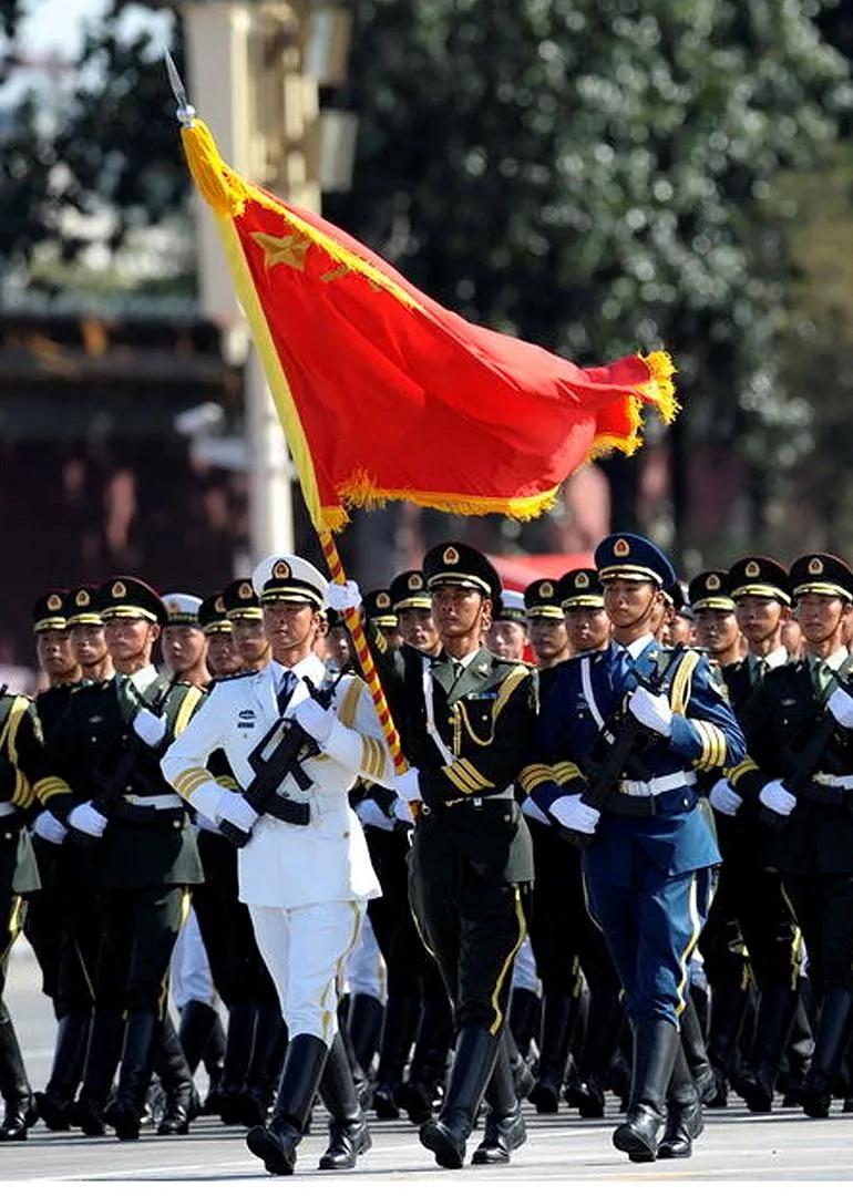 The three military honor guards are the most handsome in China - iNEWS