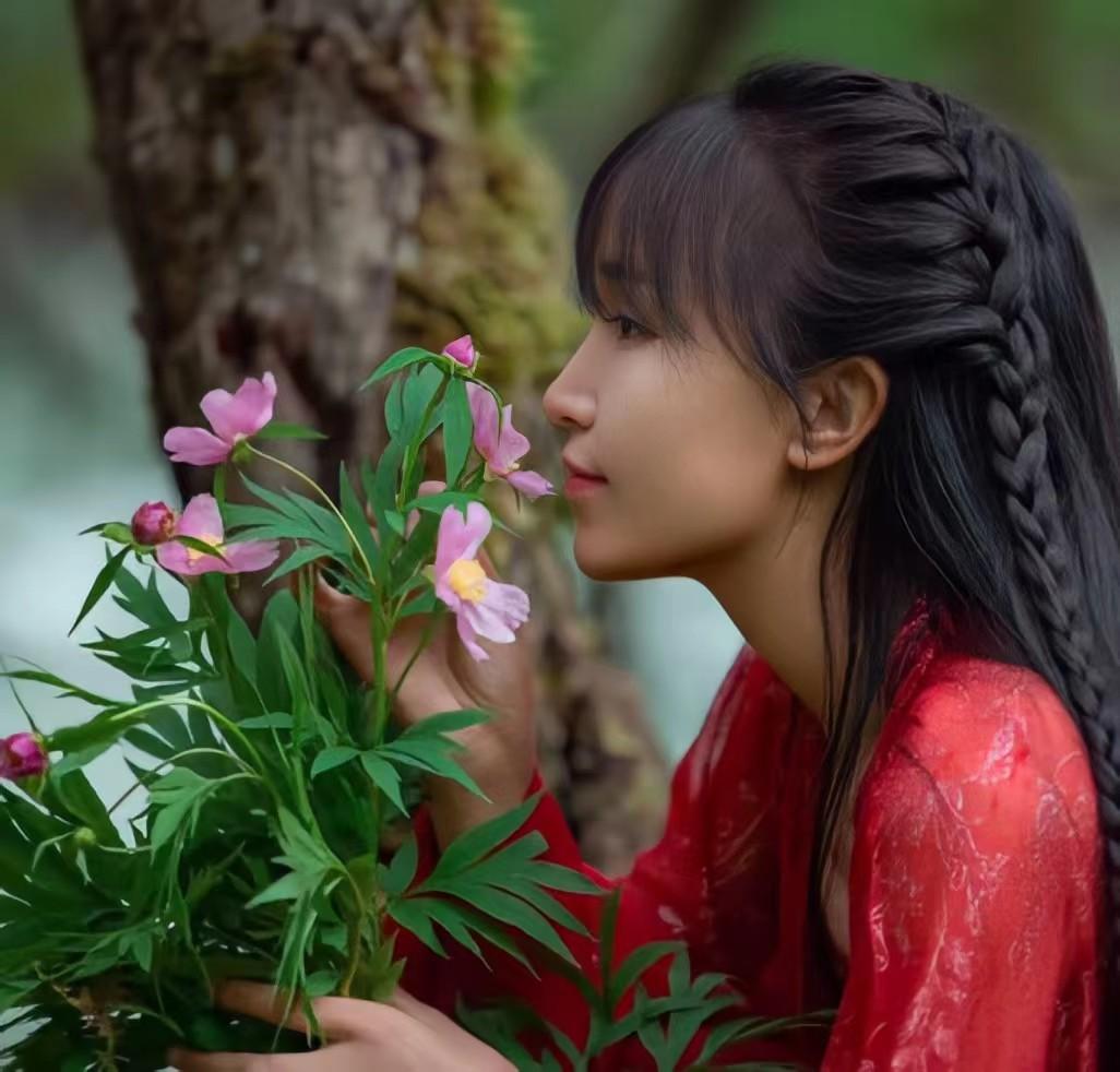 Li Ziqi is about to come back, she is a flower that blooms in suffering ...