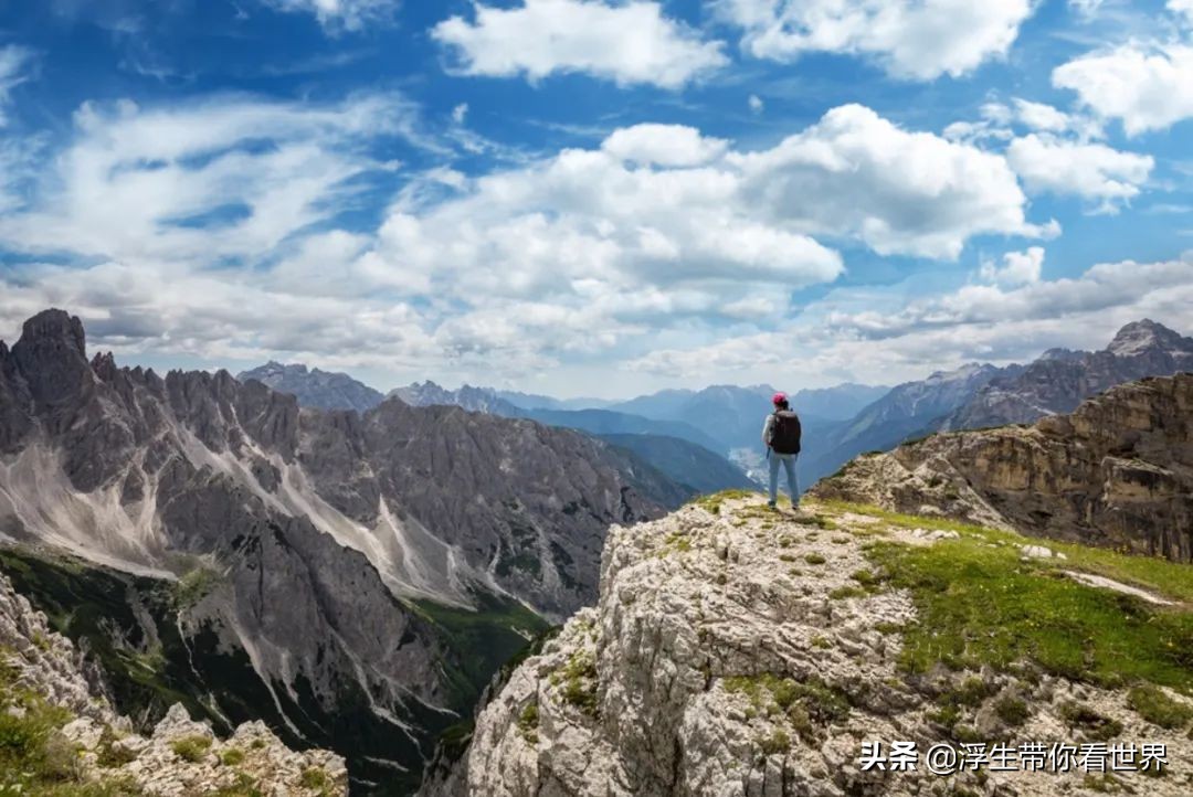 Let's go, let's go outside together, facing the wind, chasing the light ...