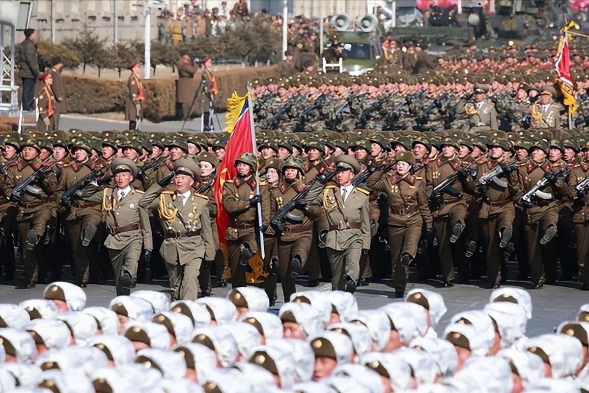 Russian military parade: People braved the rain to watch the soldiers ...