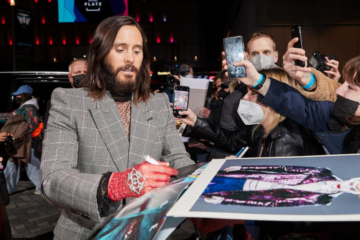 50-year-old Master Leto really dares to wear it, see-through tulle top ...