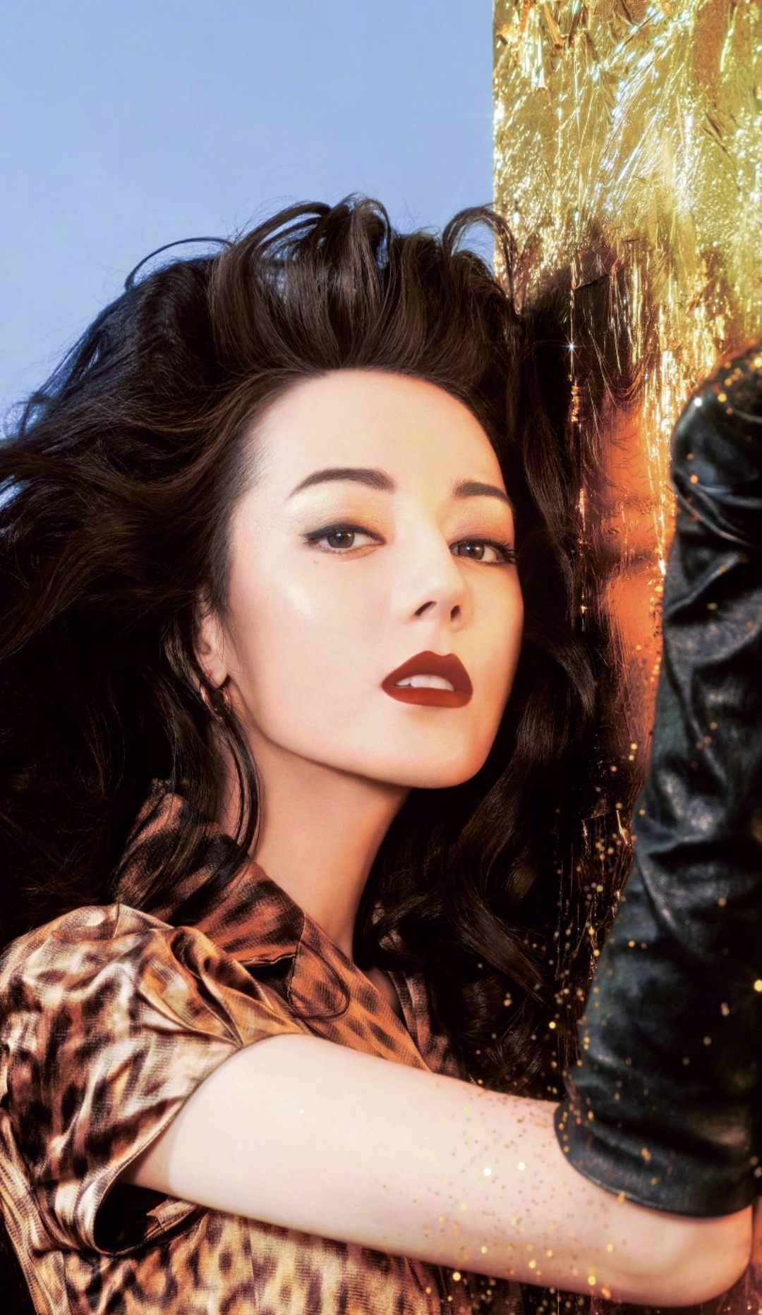 The new cover of Dilraba Magazine provokes controversy! Dior's custom ...