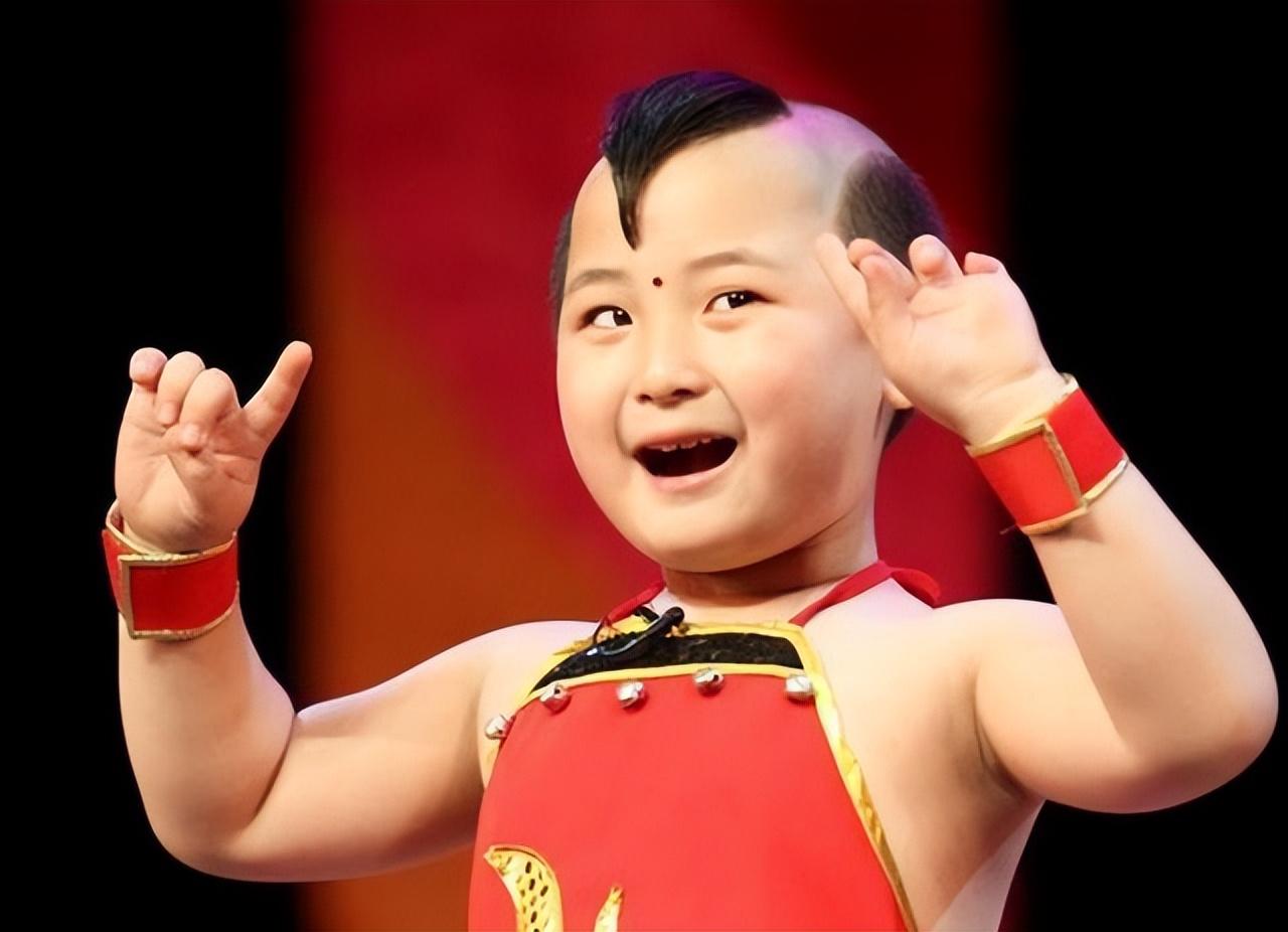 Opera prodigy Deng Minghe: At the age of 6, he went to the Spring ...