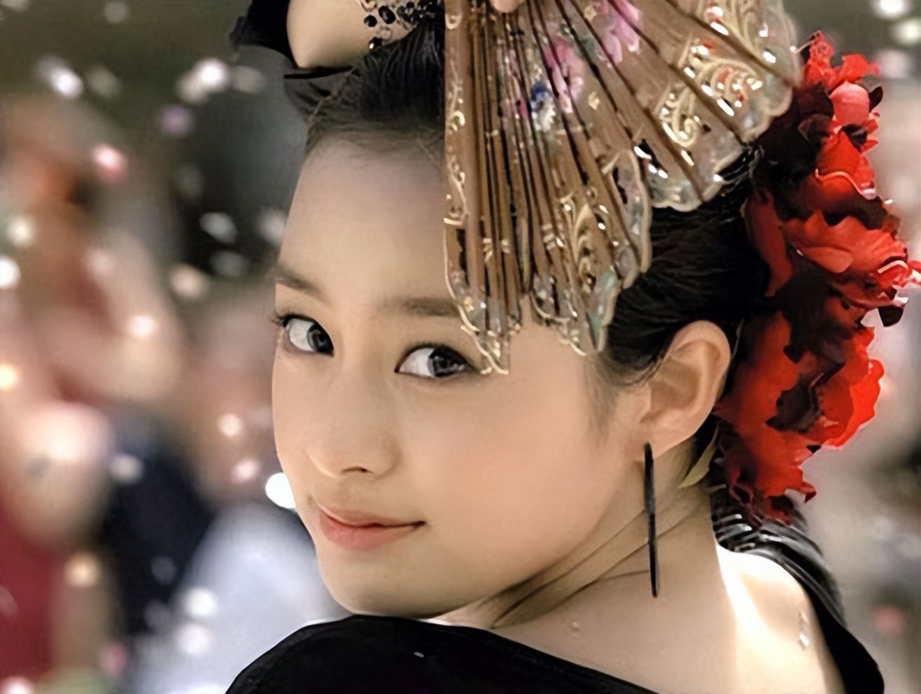 Han Jiaren is as delicate as a doll. She has been in love with her rich ...