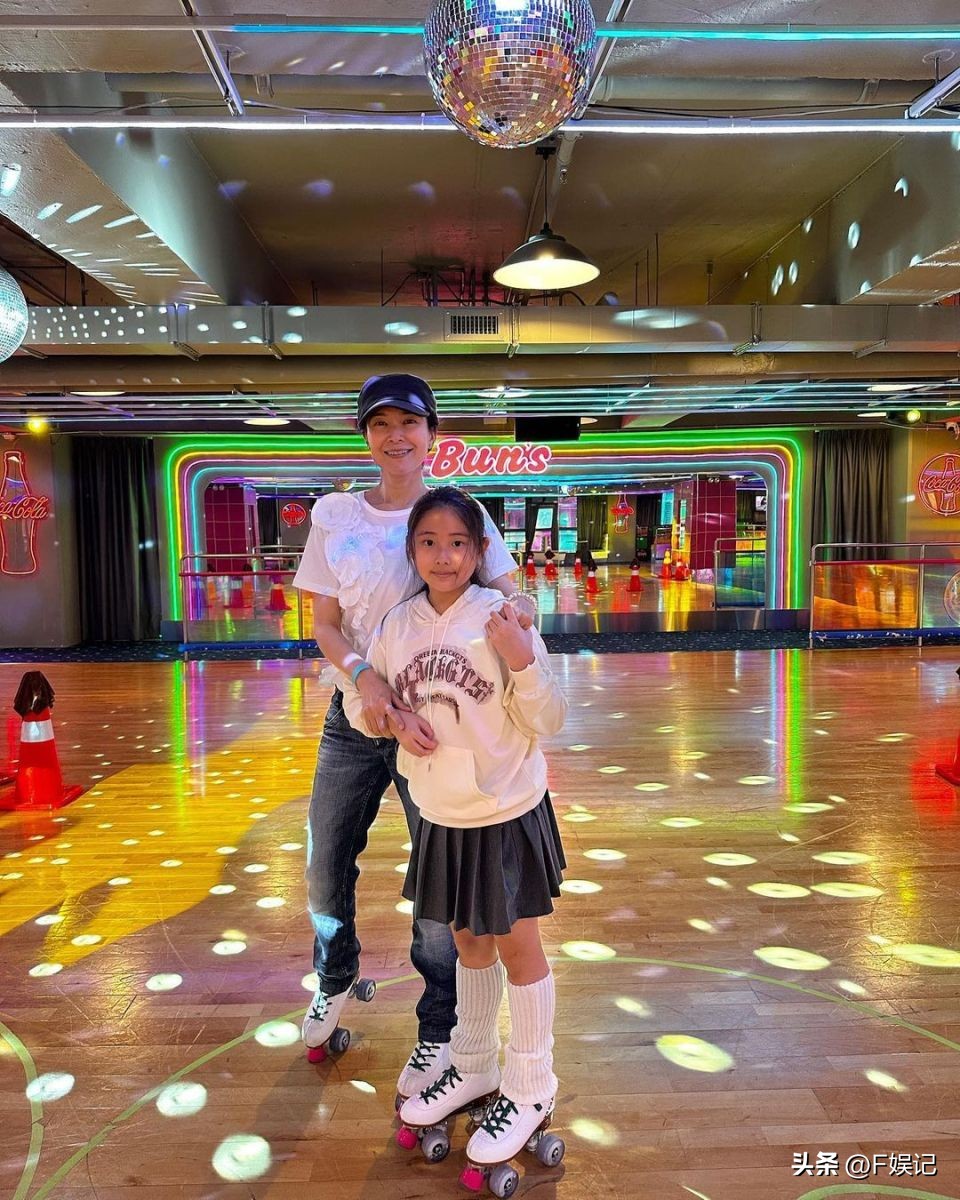 Guo Xianni took her 11-year-old daughter to try ice skating without ...