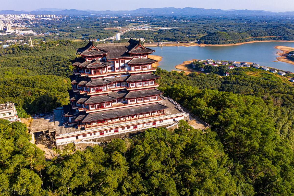 There is Dongpo Academy here, and there is a thousand-year-old salt ...